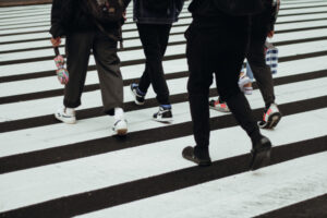 【動詞】「walk:歩く」の句動詞(phrasal verb);使い方例 5選 | なんさいでも話せる英語術